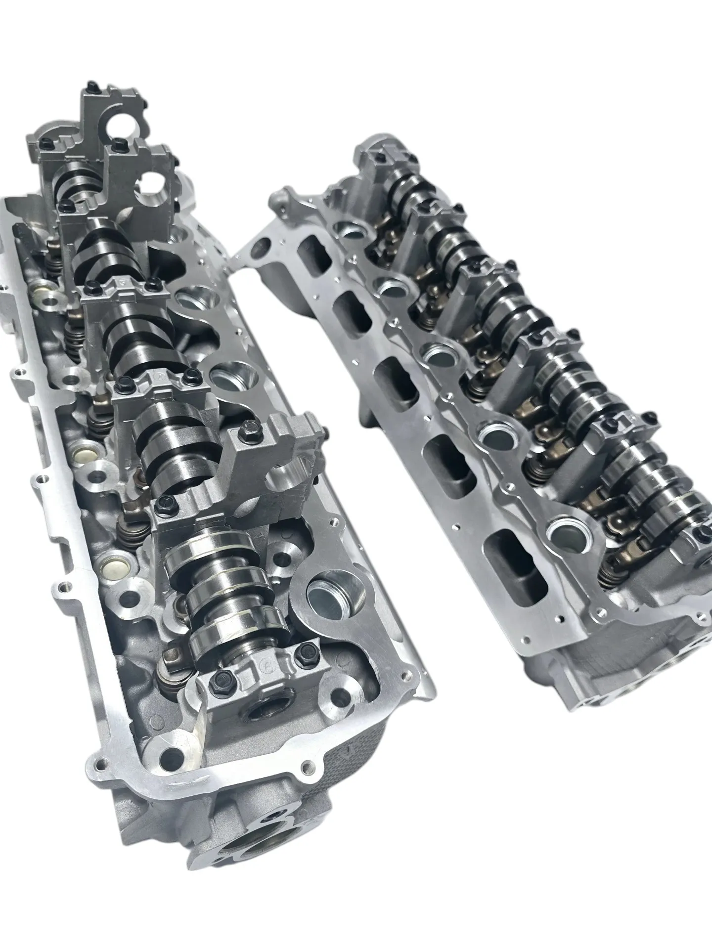 New Pair 3V Ford V10 6.8L Cylinder Heads