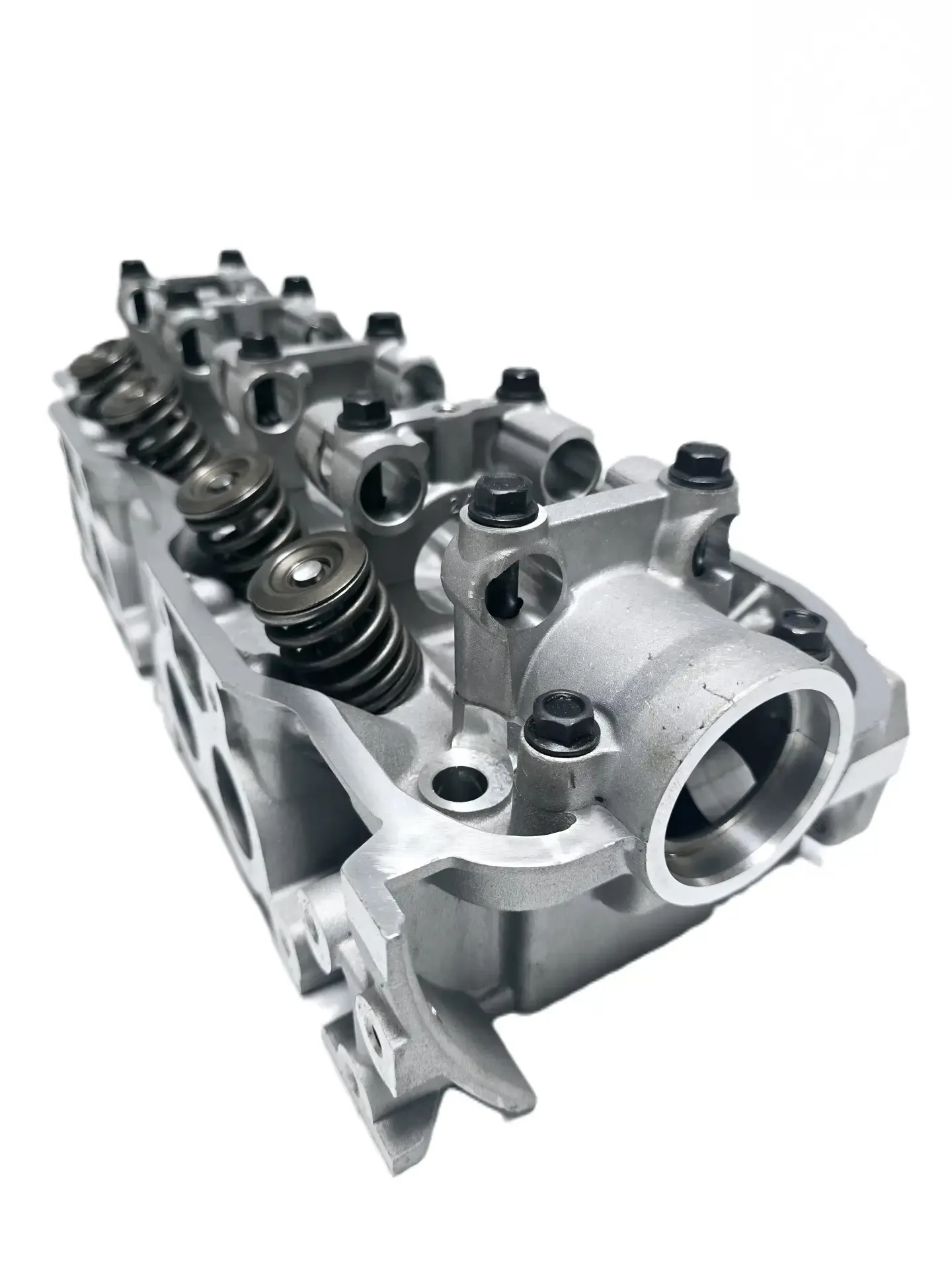 New Cylinder Head Mitsubishi Pickup D50 2.0L